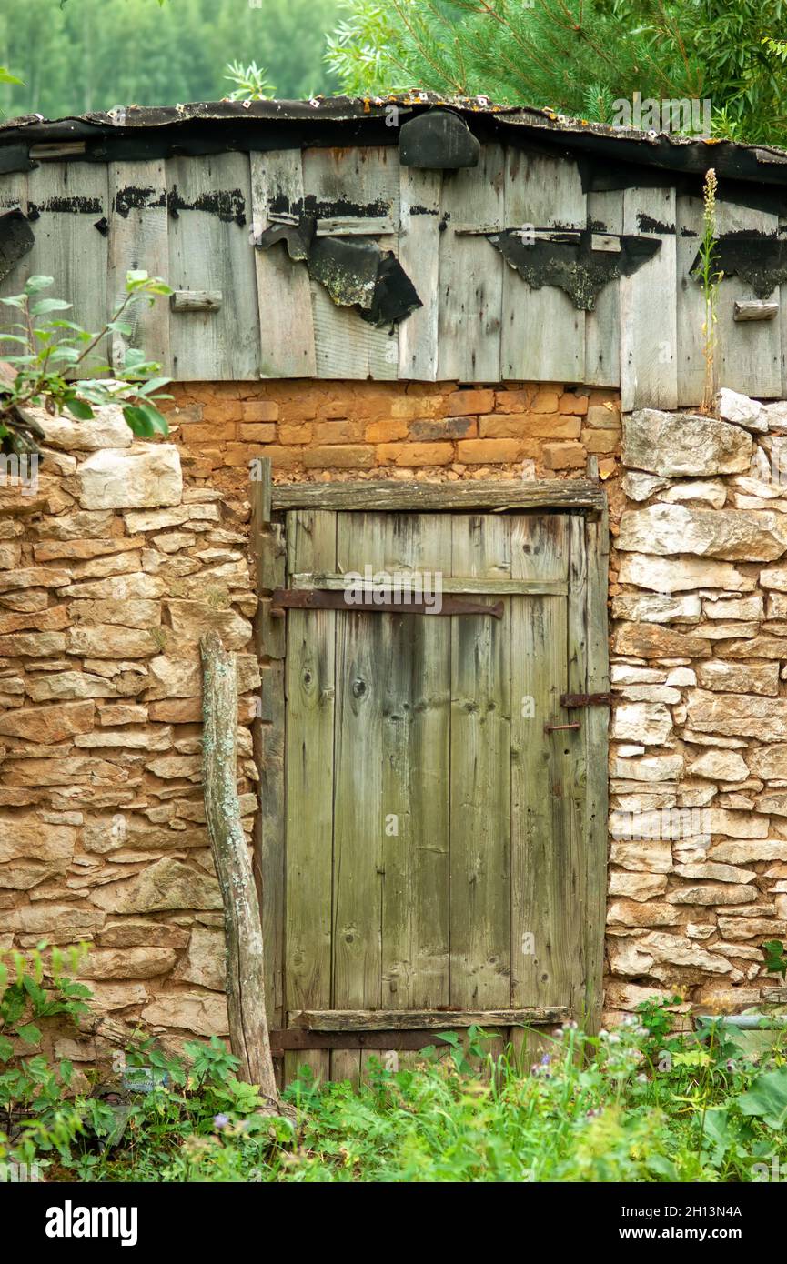 Old brick barn hi-res stock photography and images - Alamy