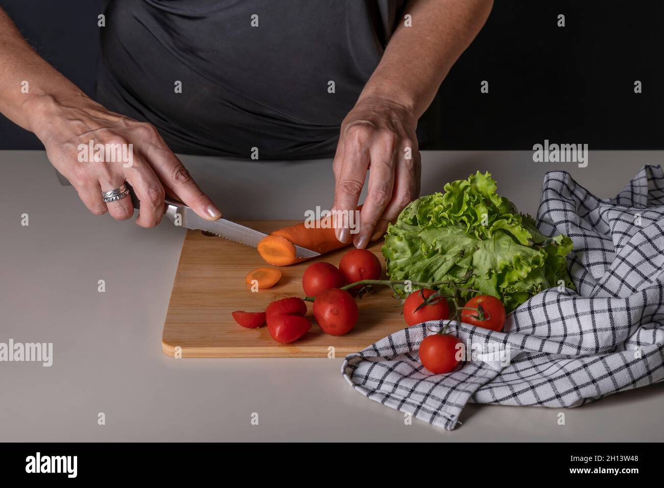 Cut hands hi-res stock photography and images - Alamy