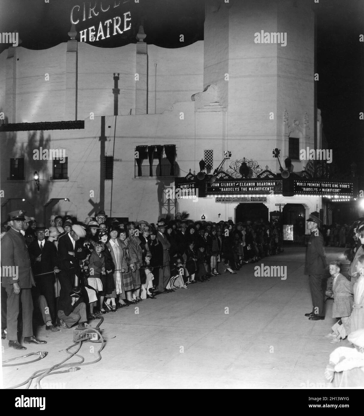 1920s crowd cinema hi-res stock photography and images - Alamy