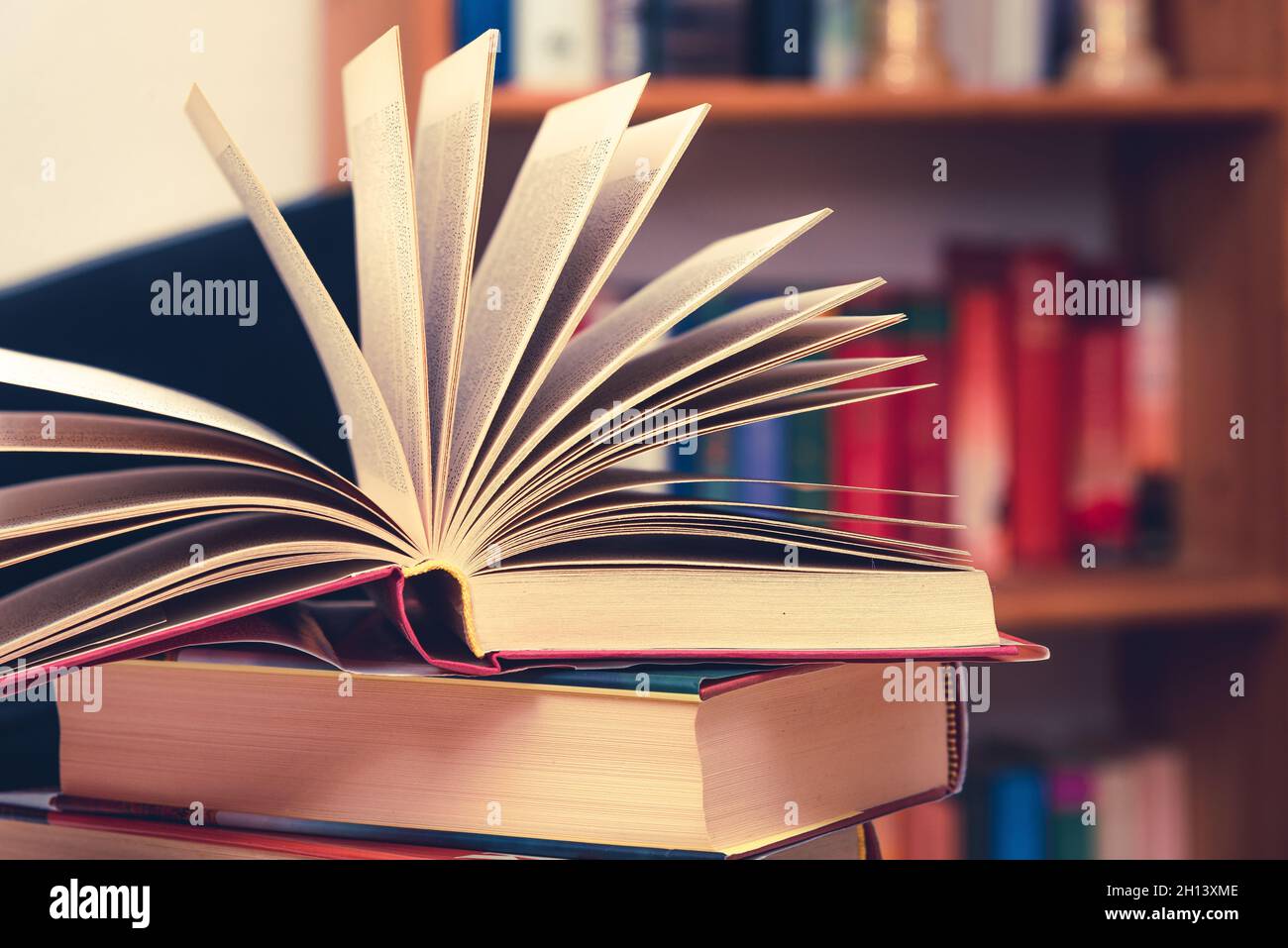 Open textbook hi-res stock photography and images - Alamy
