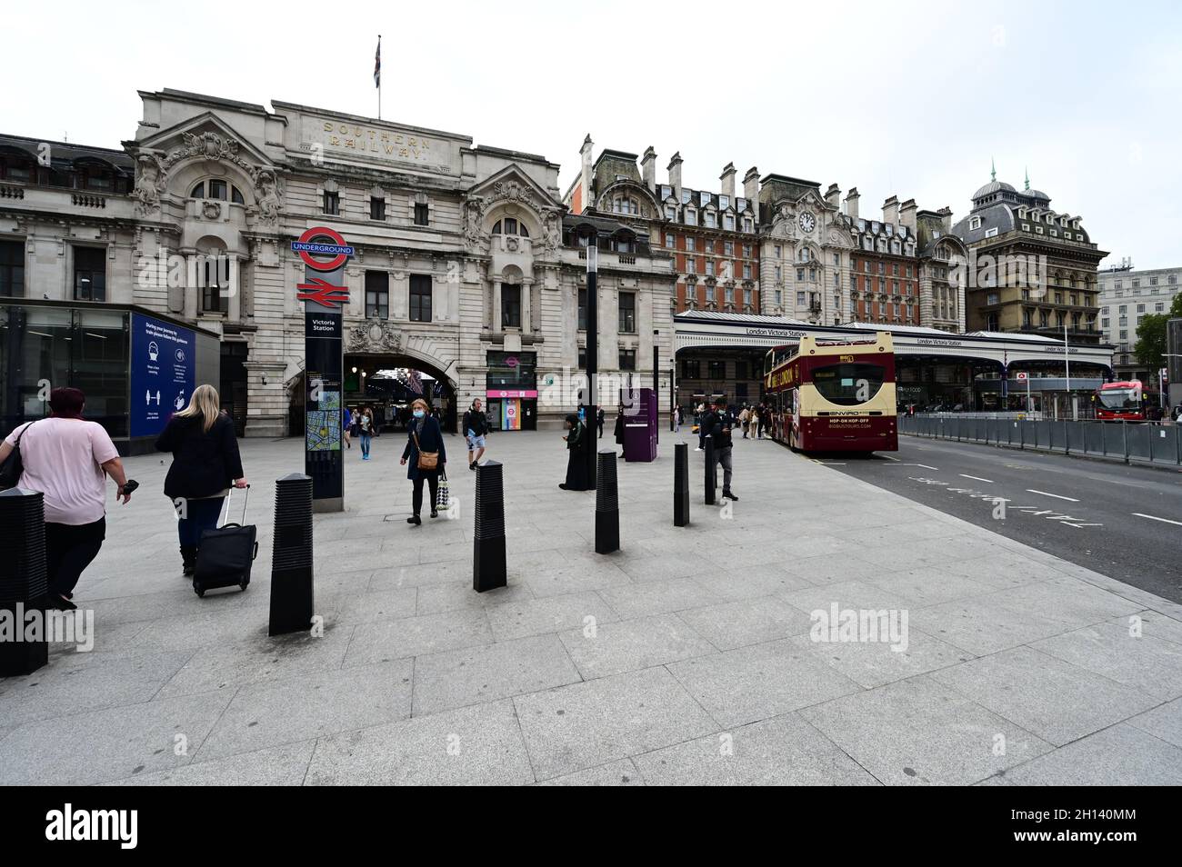 London Victorian London Termini entrance Stock Photo - Alamy