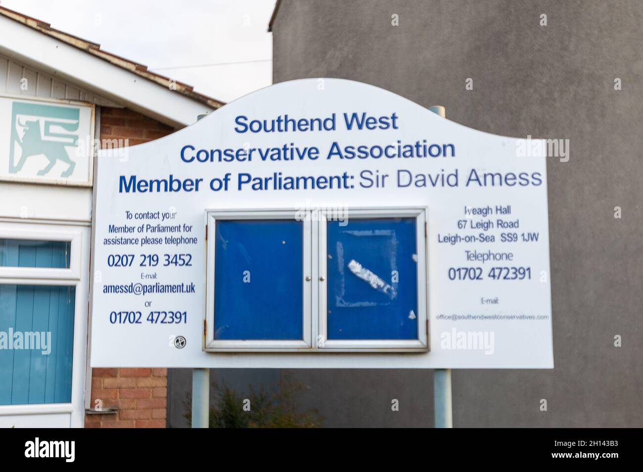 Leigh on Sea, UK. 16th Oct, 2021. Union flag at half-mast and flowers ...