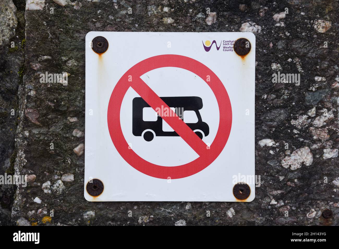 Warning sign no vehicle Stock Photo - Alamy