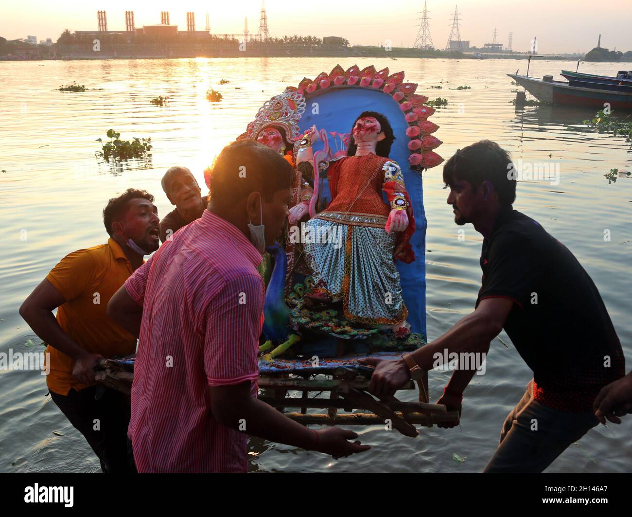 Dhaka, Bangladesh. 15th Oct, 2021. Hindu devotees immerse a clay idol ...