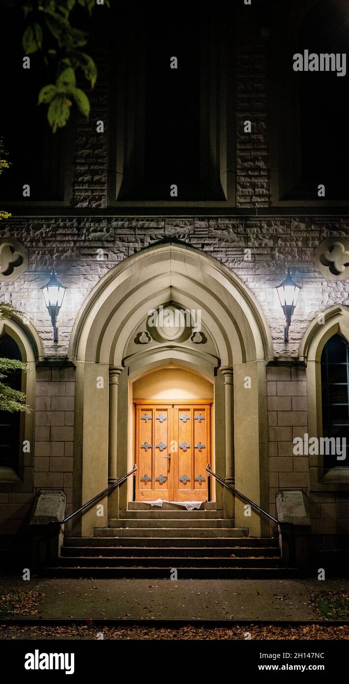 Ancient entrance of an antique building Stock Photo - Alamy