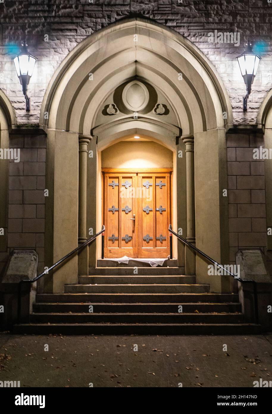 Ancient entrance of an antique building Stock Photo - Alamy