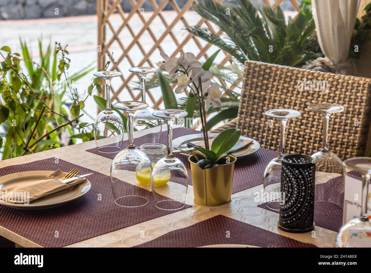 Plates set hi-res stock photography and images - Alamy