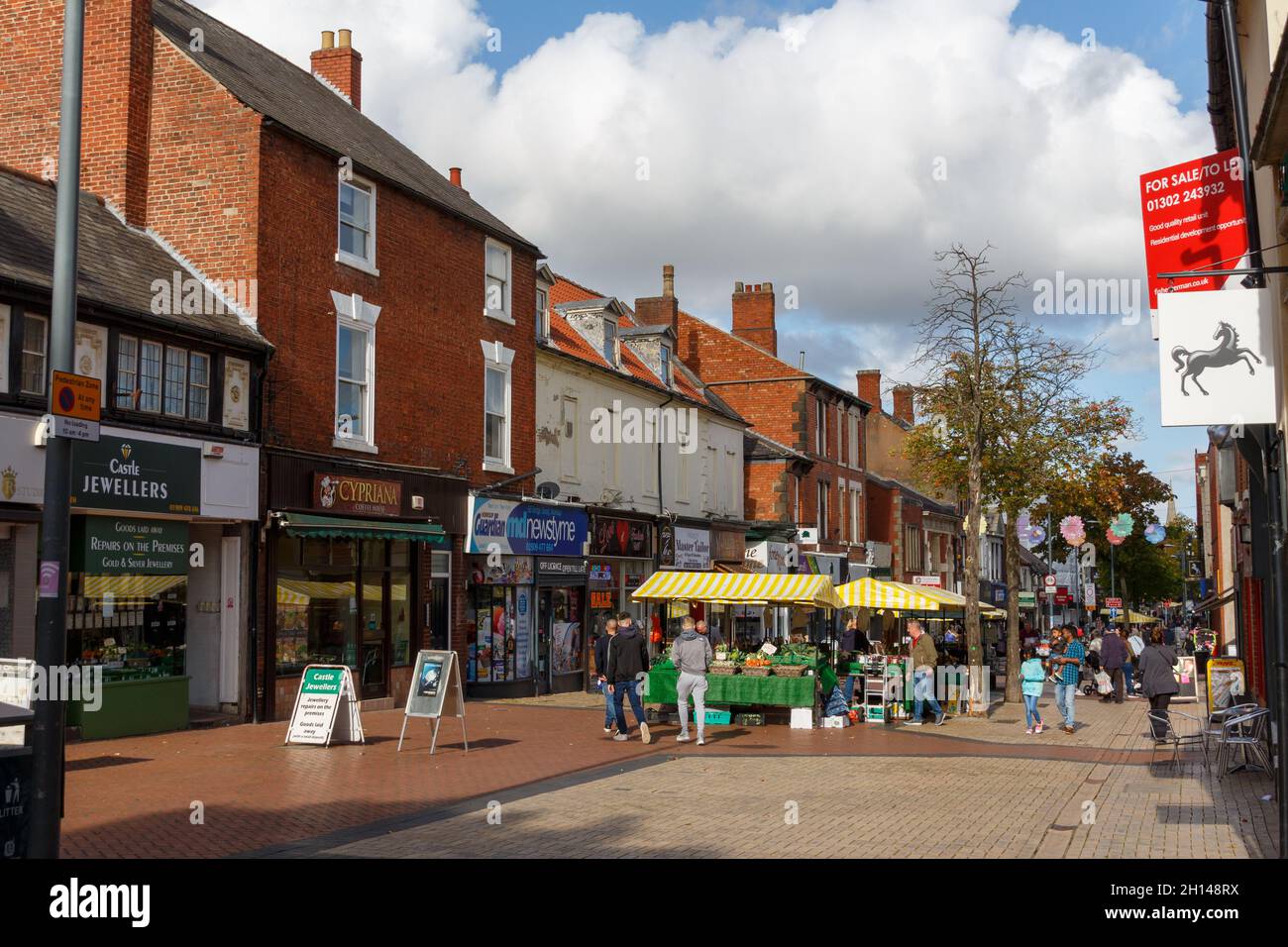 Market stalls, Bridge Street, Worksop Stock Photo - Alamy