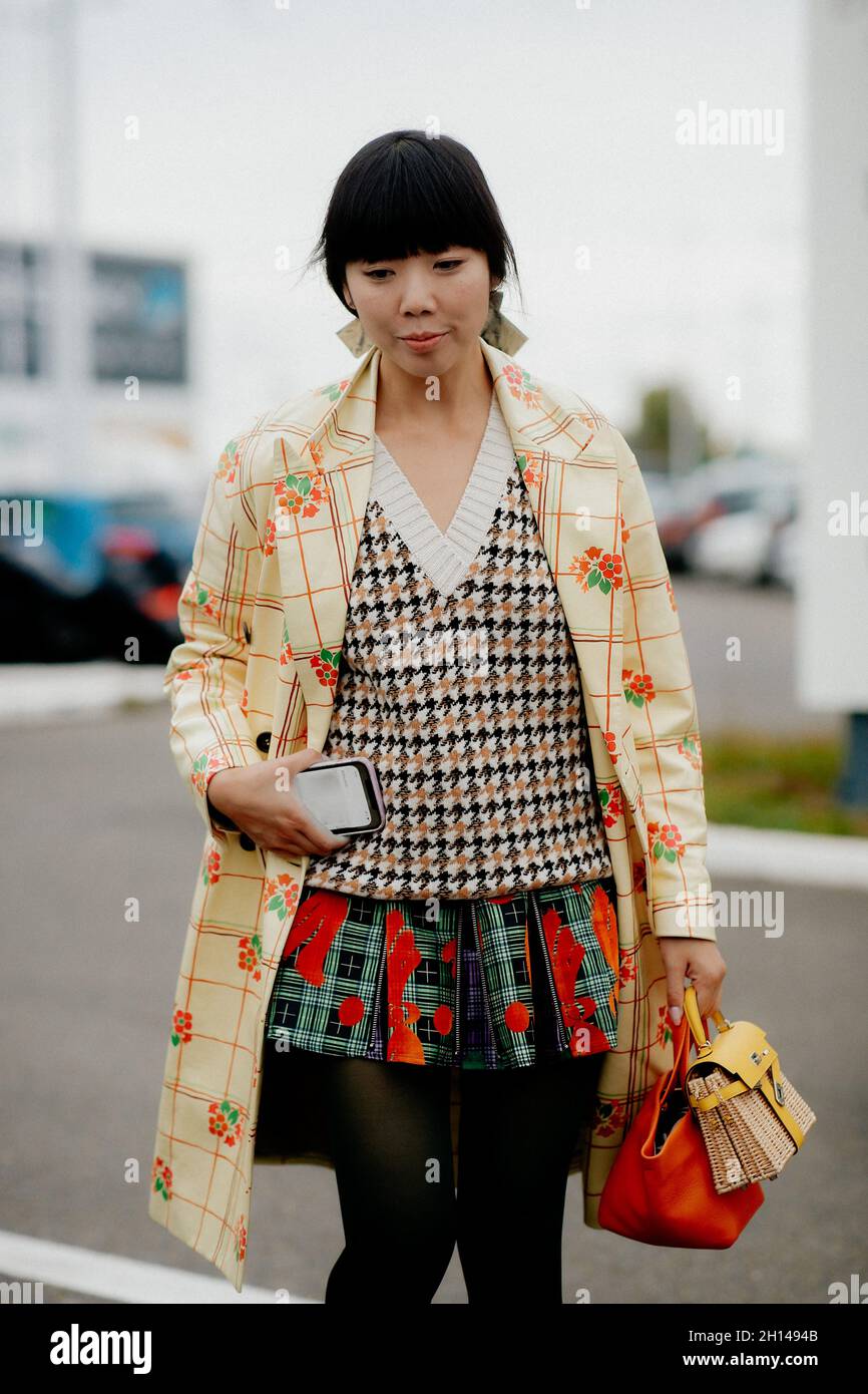 Street style, Susie Lau arriving at Hermes Spring Summer 2022 show ...
