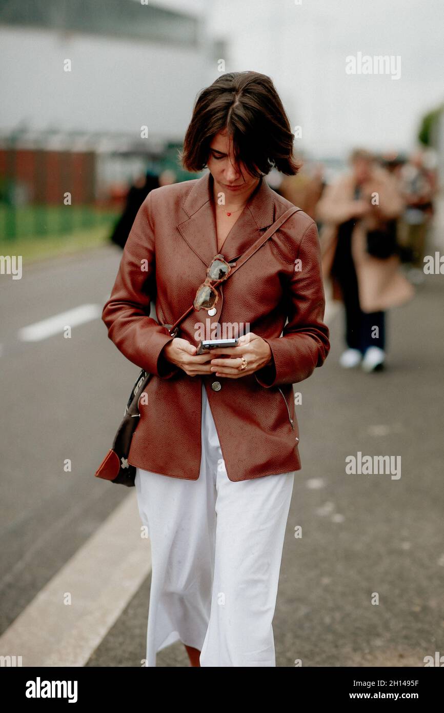 Street style, Natasha Goldenberg arriving at Hermes Spring Summer 2022 ...