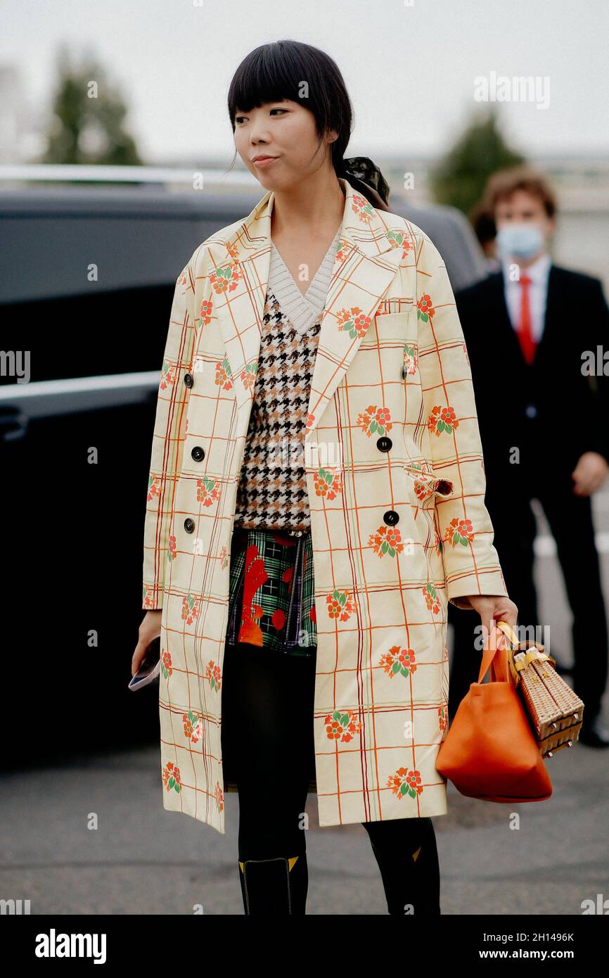 Street style, Susie Lau arriving at Hermes Spring Summer 2022 show ...