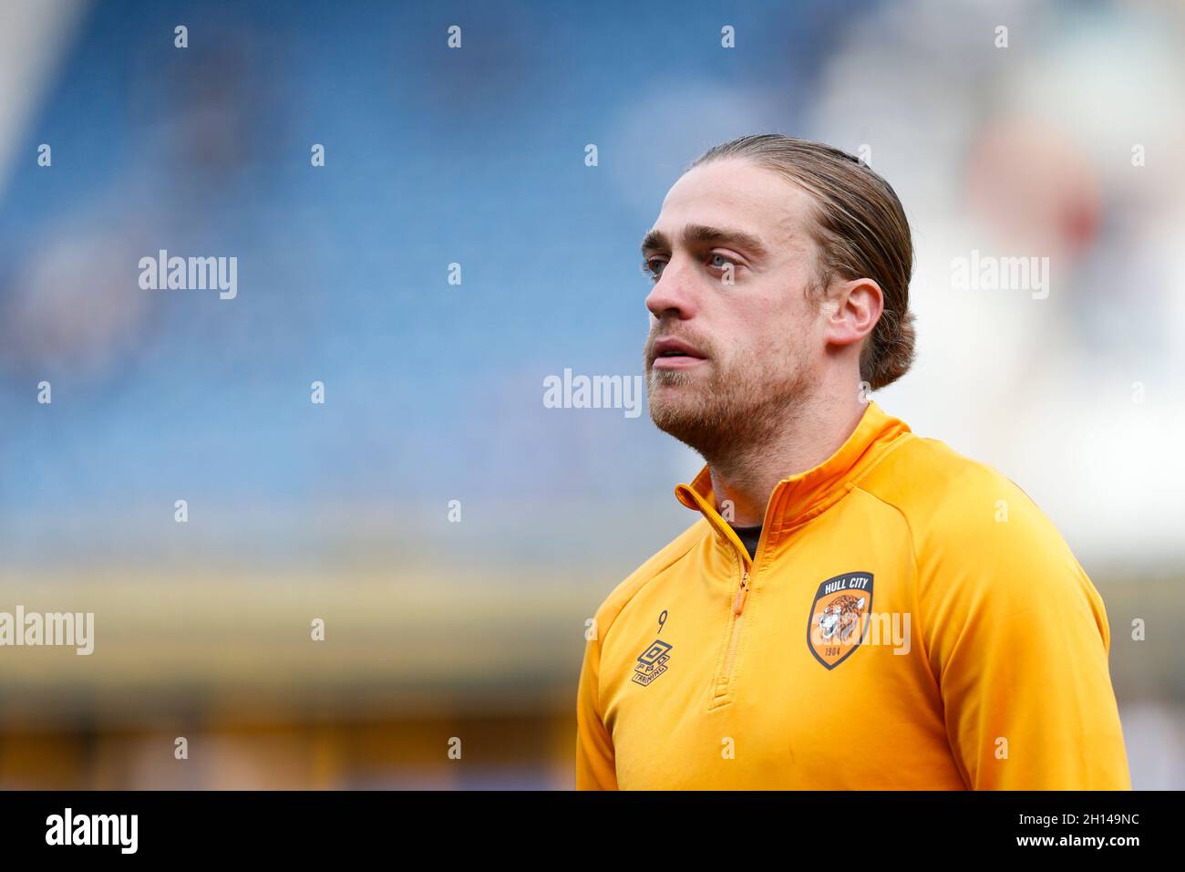 Tom Eaves #9 of Hull City warms up before the game Stock Photo - Alamy