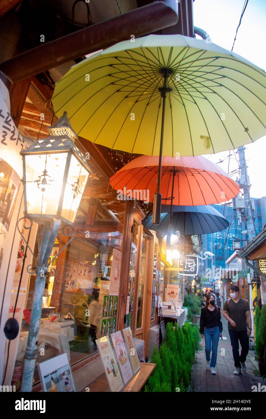 Ikseon dong hanok village hi-res stock photography and images - Alamy