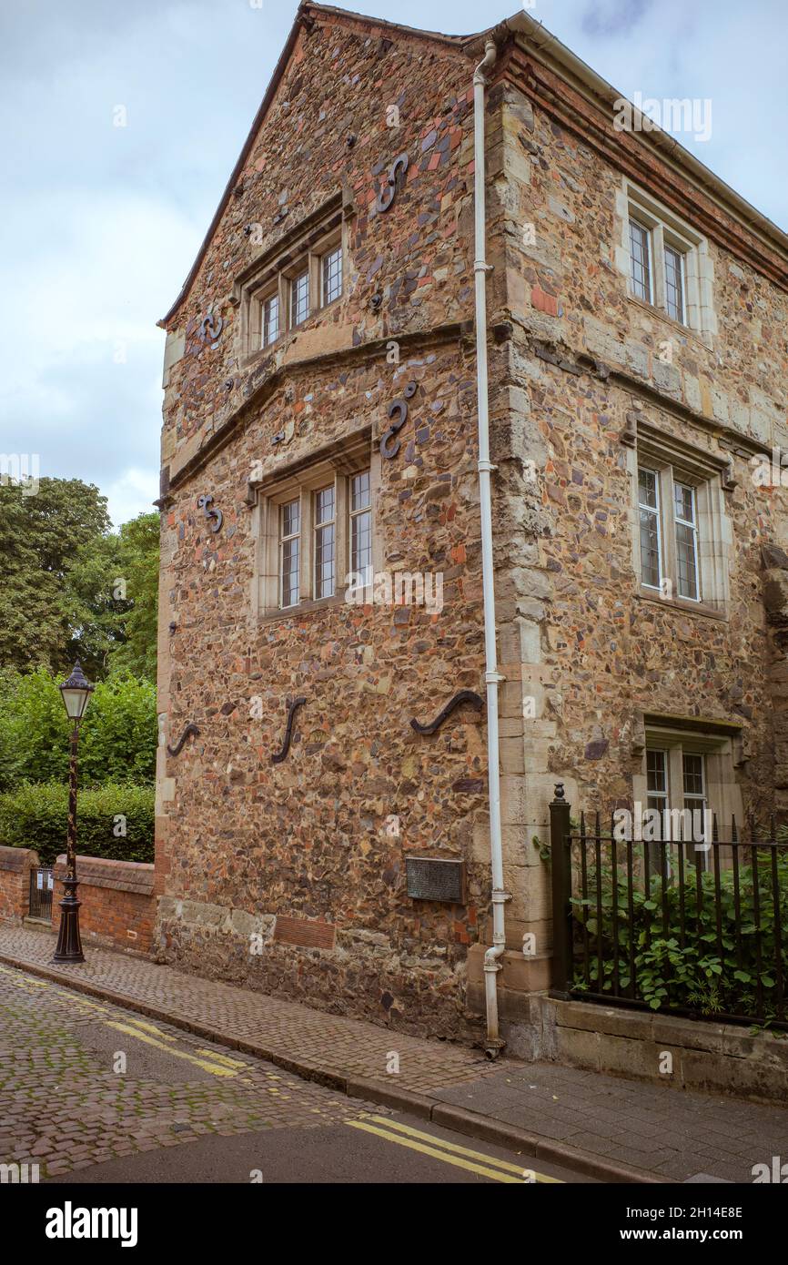 Three storey stone rubble building hi-res stock photography and images ...