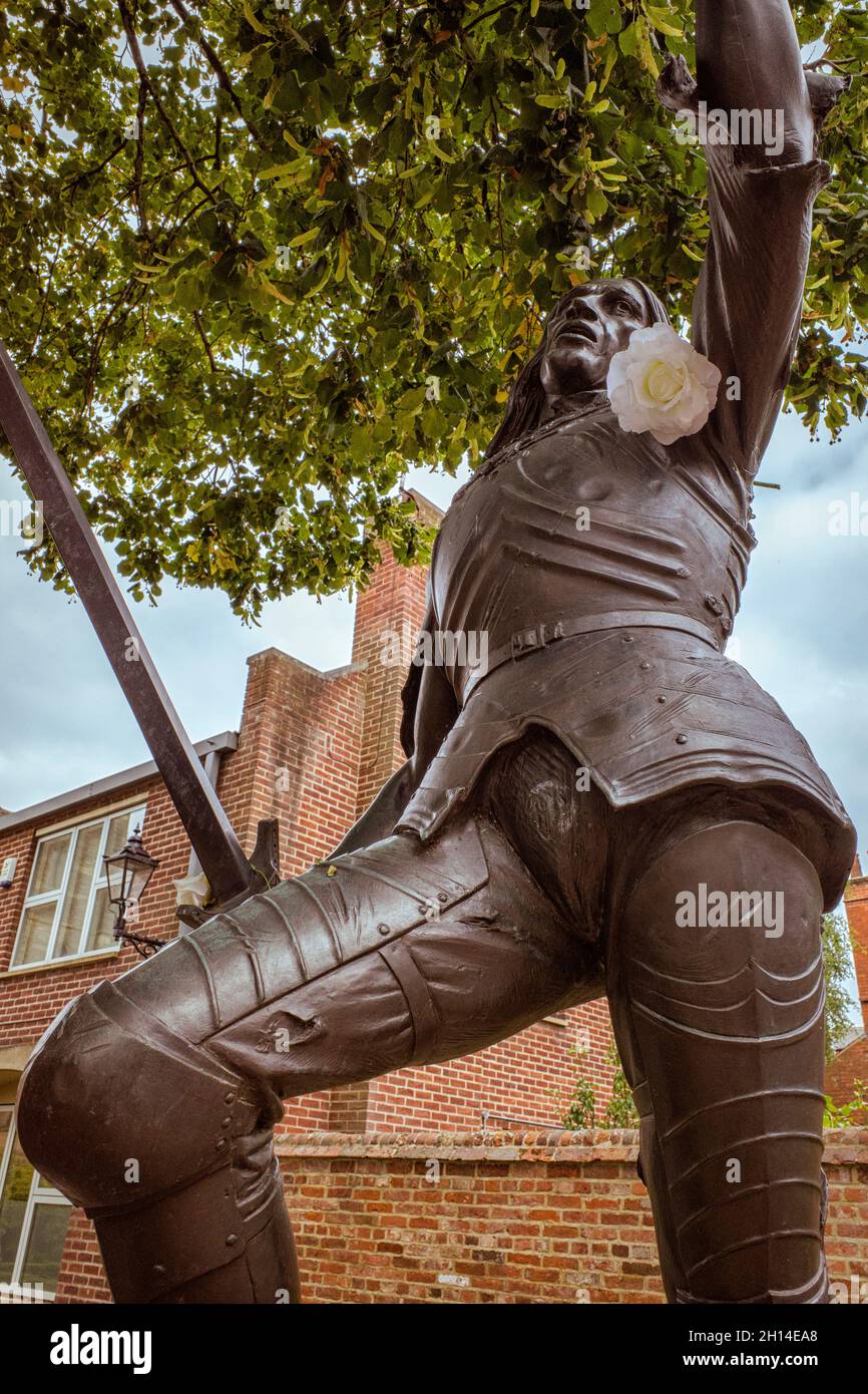 The King Richard III statue by sculpture James Butler standing in the ...