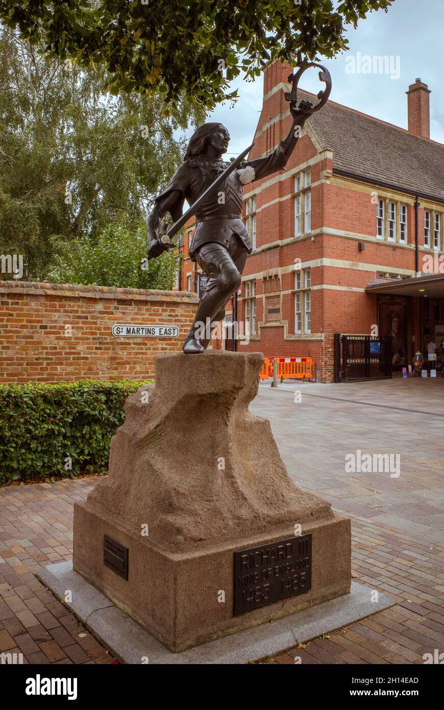 The King Richard III statue by sculpture James Butler standing in the ...