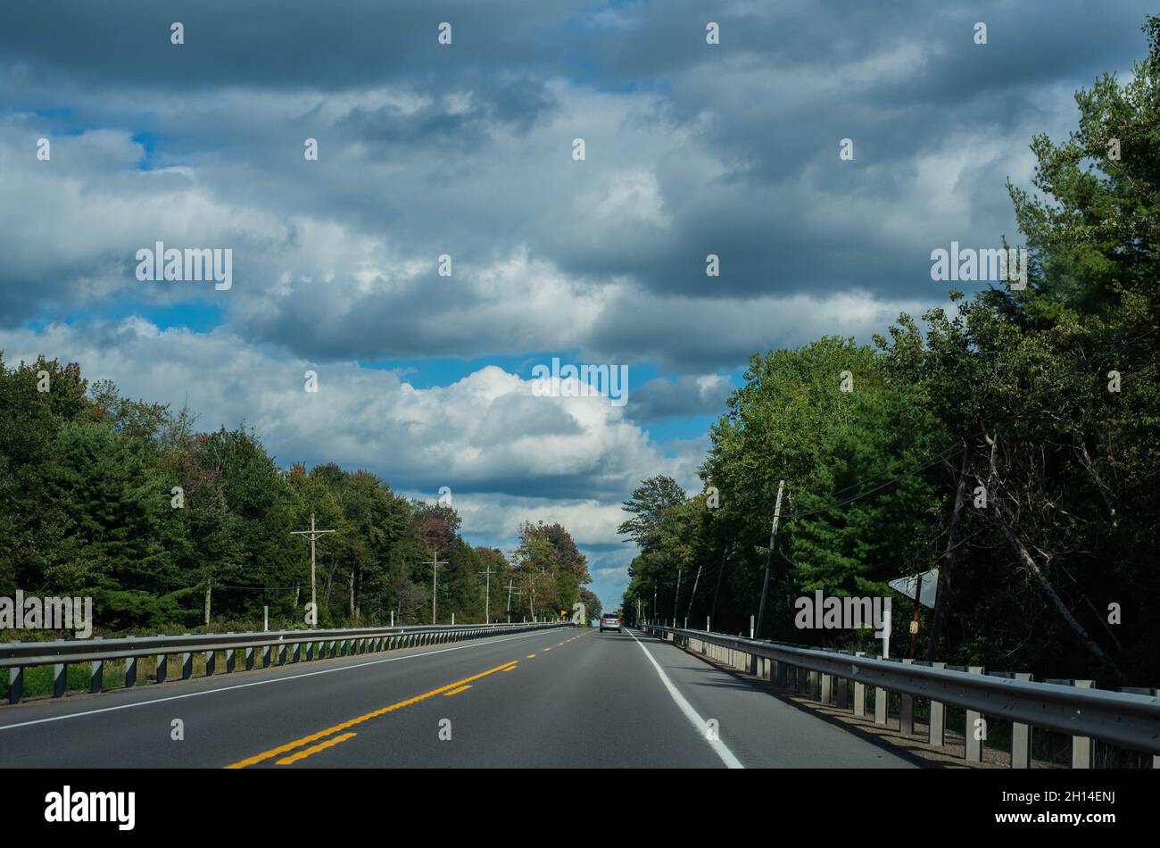 Double lane highway hi-res stock photography and images - Alamy