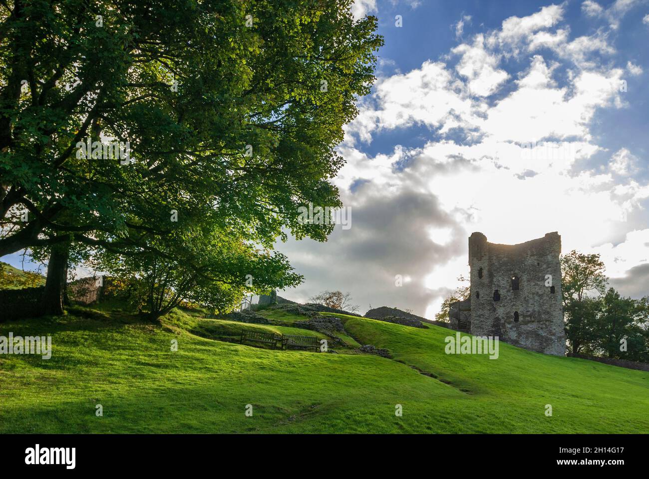 Peveril castle in the village of Castleton in the Peak District. Ruined ...