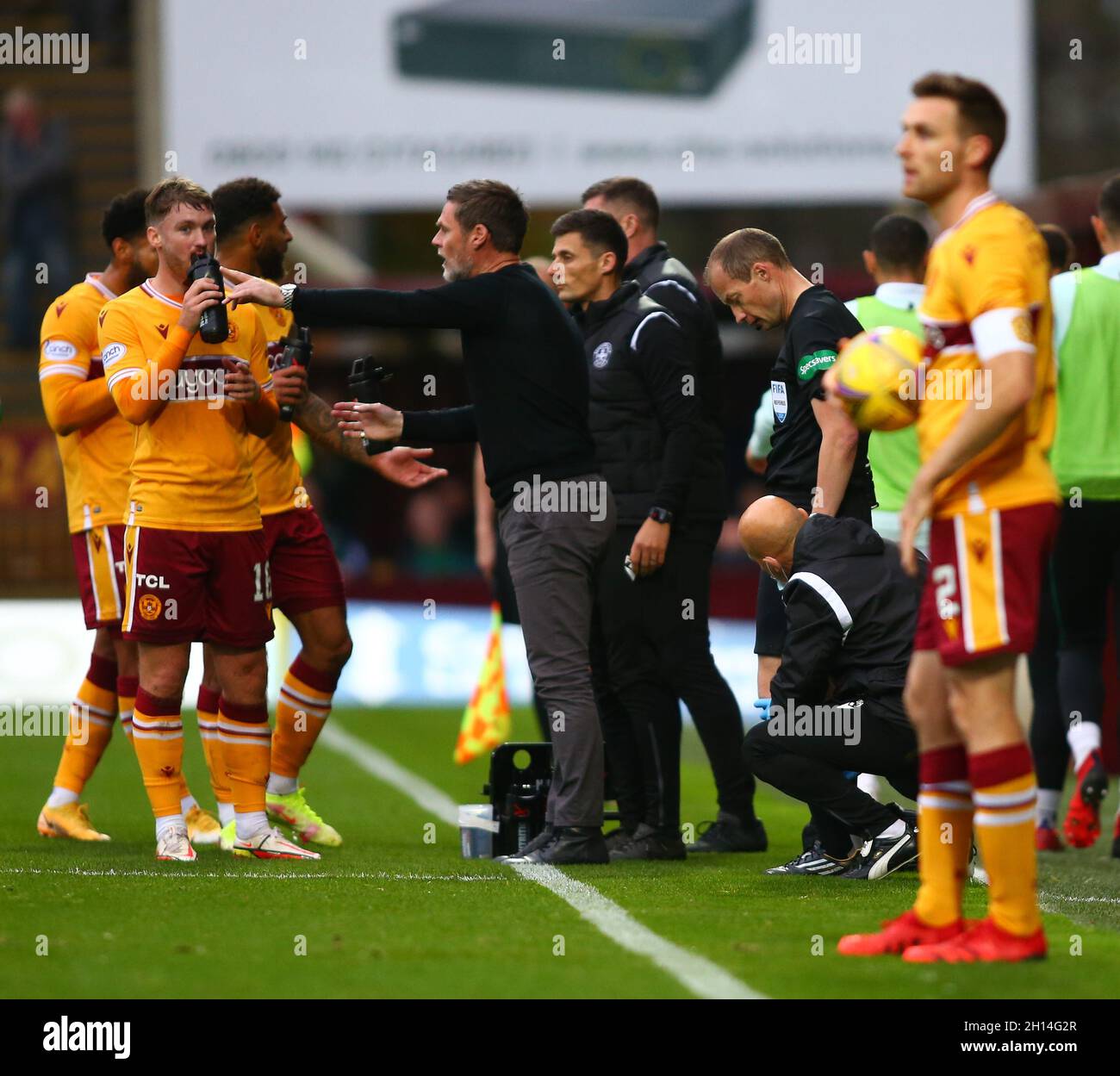 Referee willie collum hi-res stock photography and images - Alamy