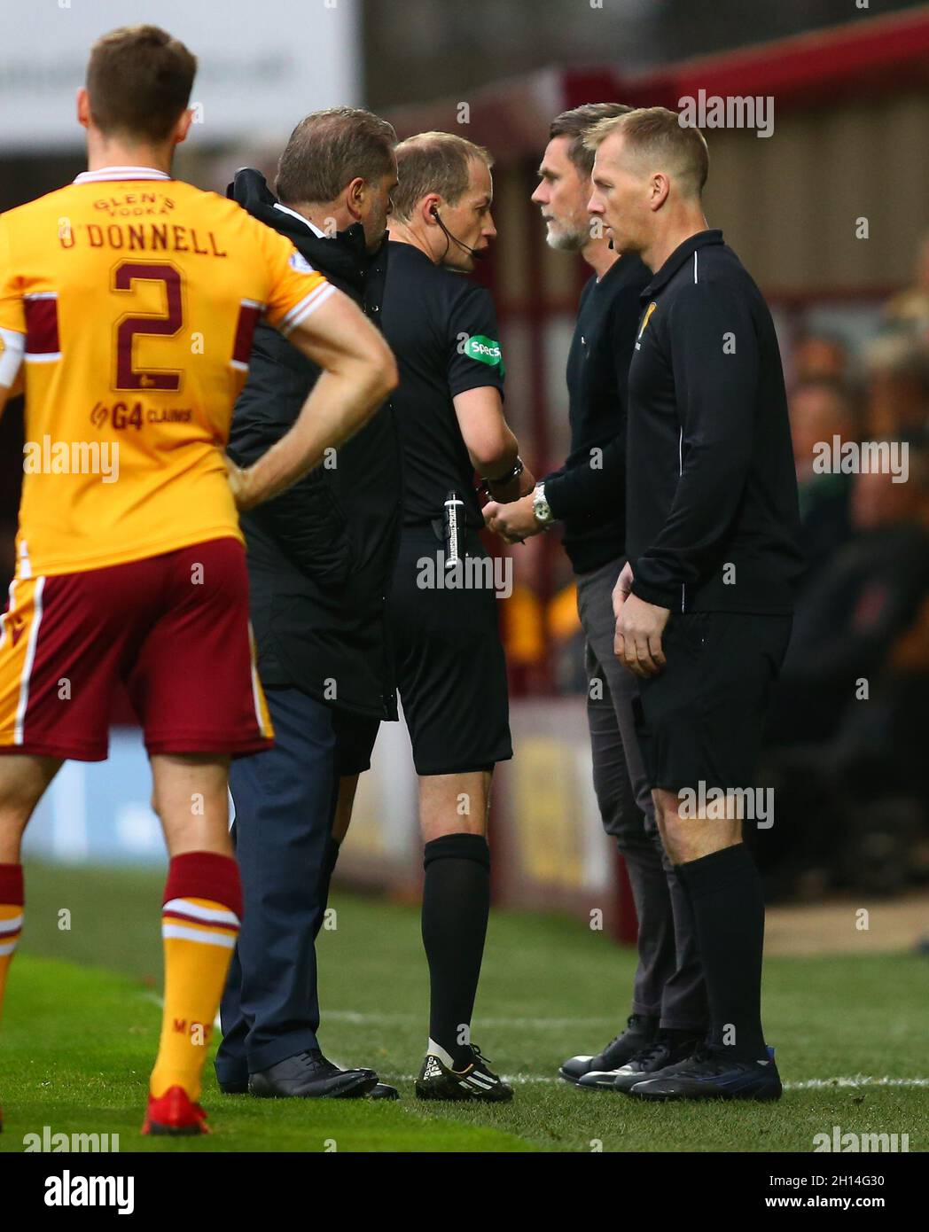 Referee willie collum hi-res stock photography and images - Alamy