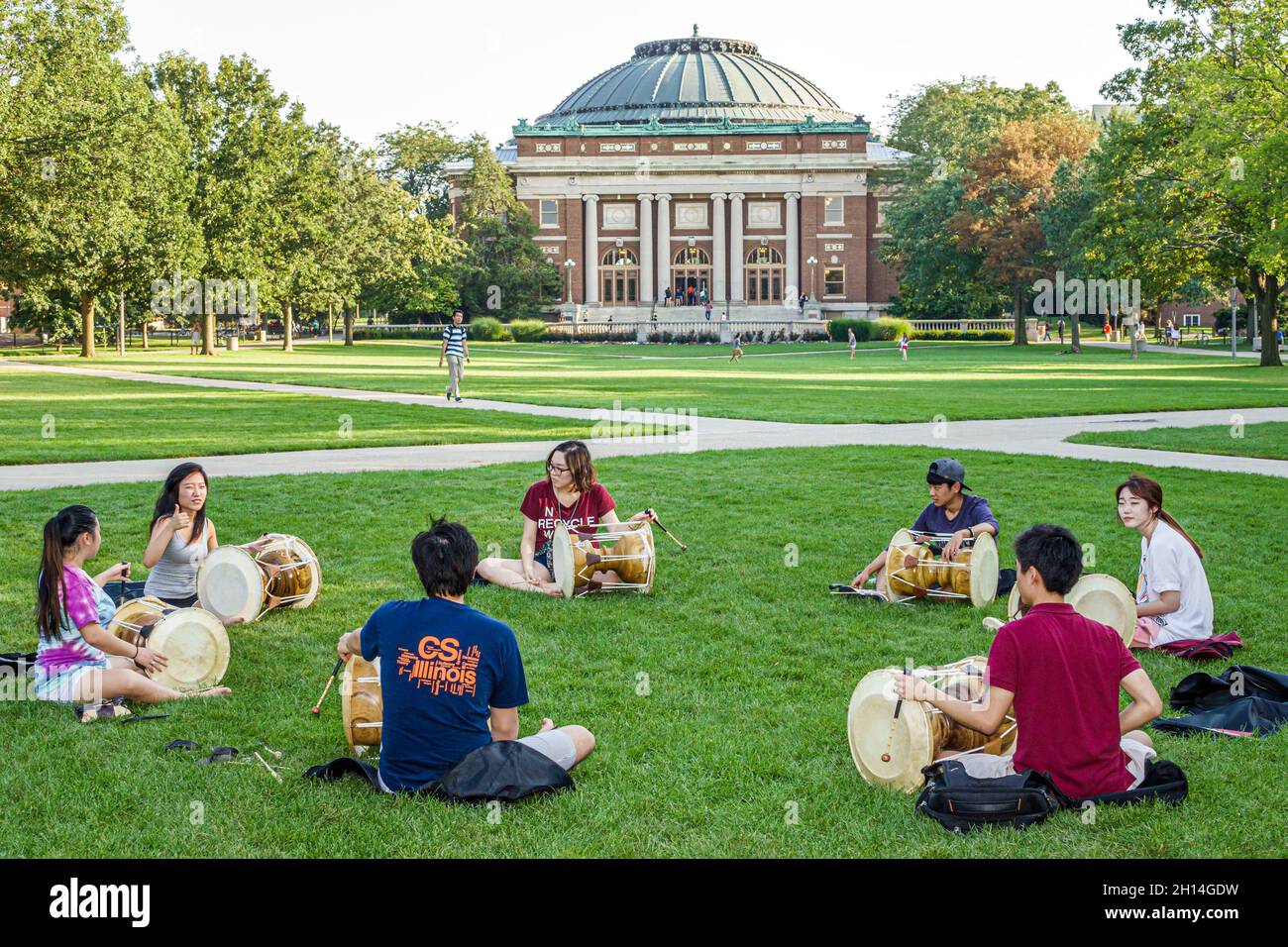 Illinois Urbana-Champaign,University of Illinois campus,Asian students ...