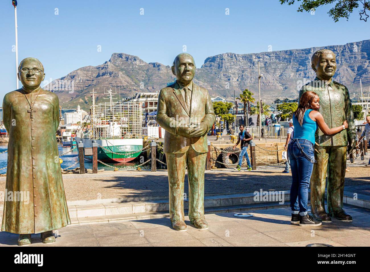 Statues in albert square hi-res stock photography and images - Alamy