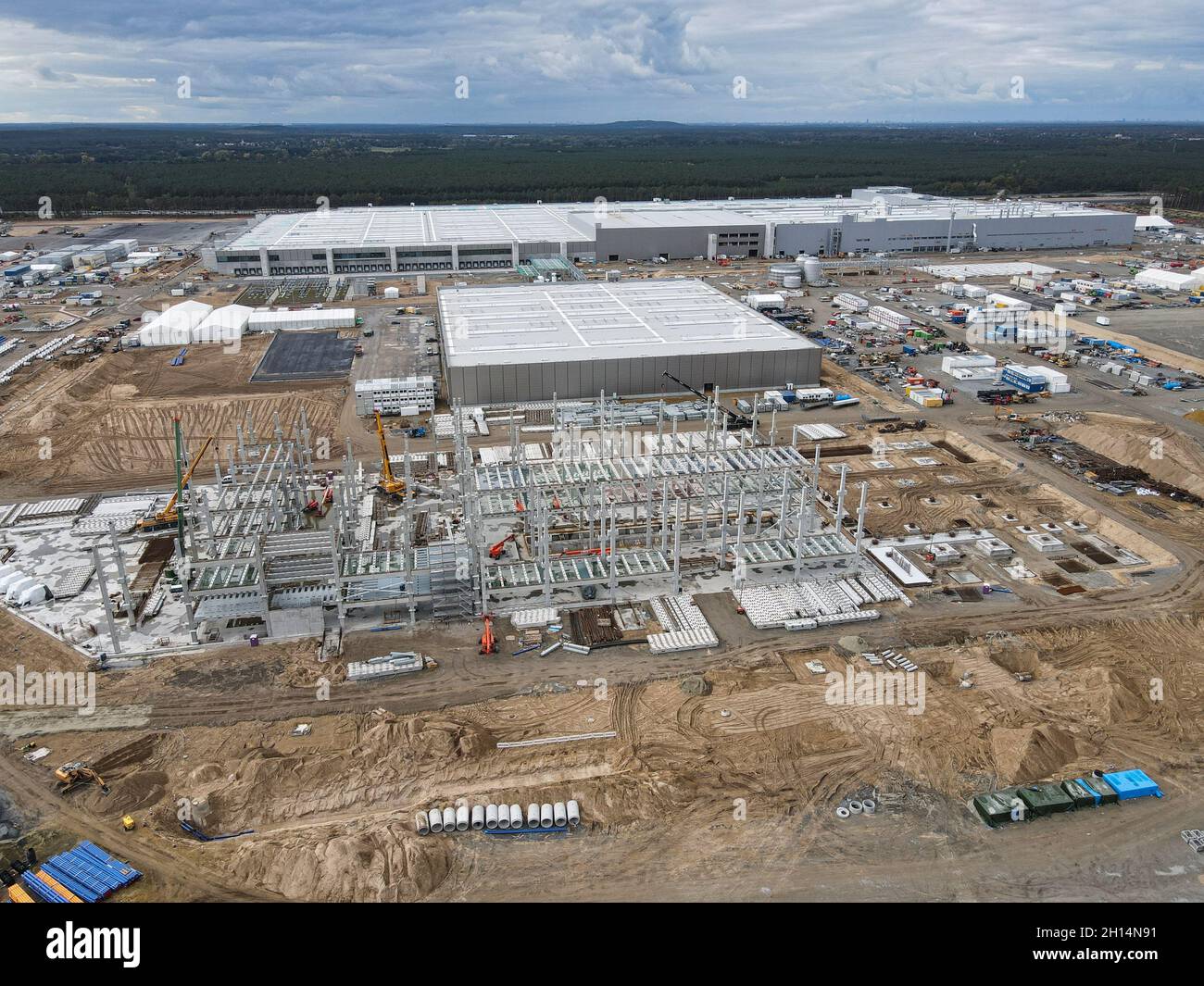 Giga factory hi-res stock photography and images - Alamy