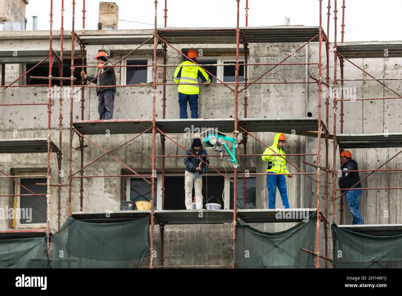 Construction workers in Bucharest, Romania, 2021 Stock Photo - Alamy