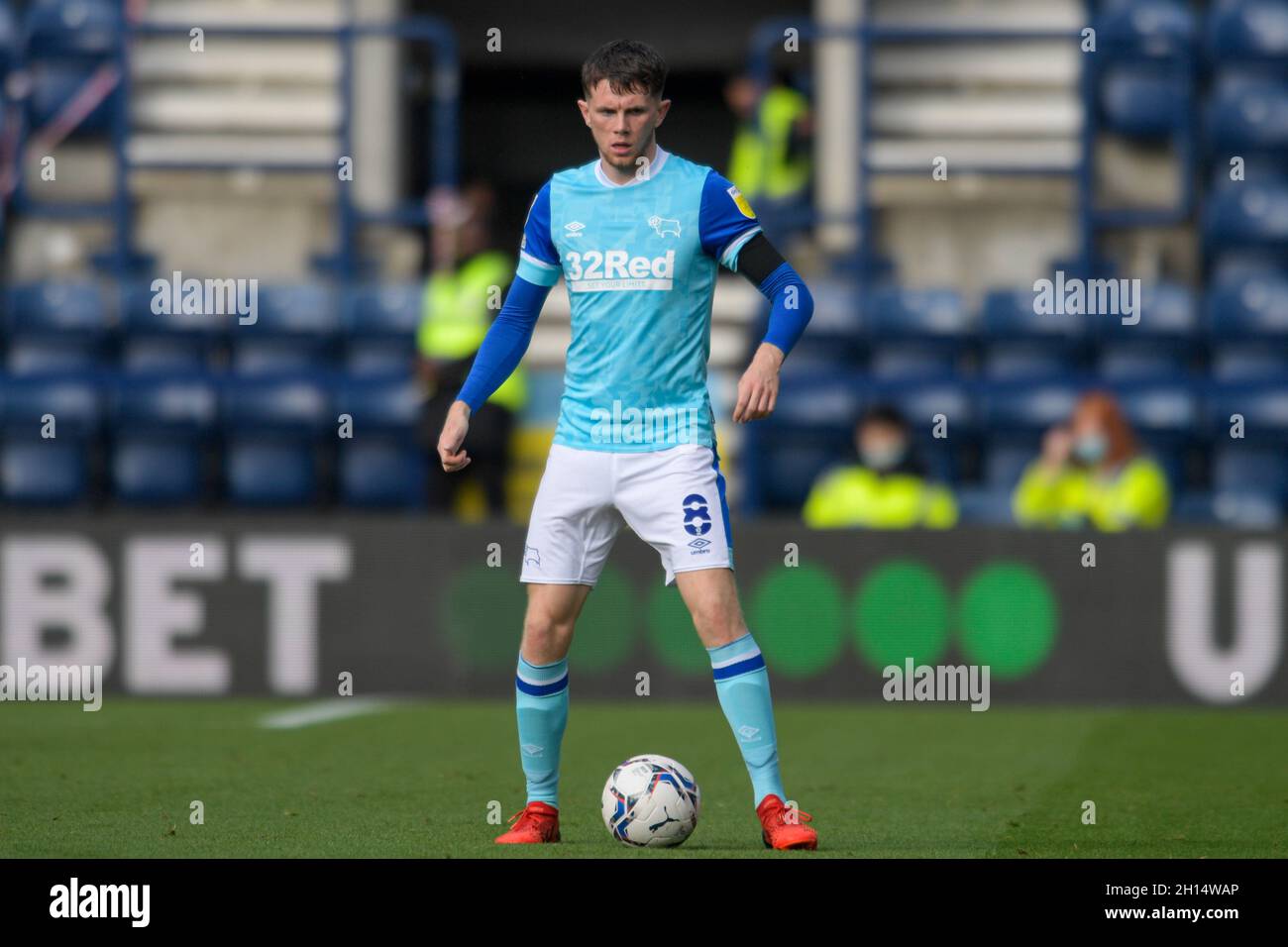 Max bird hi-res stock photography and images - Alamy