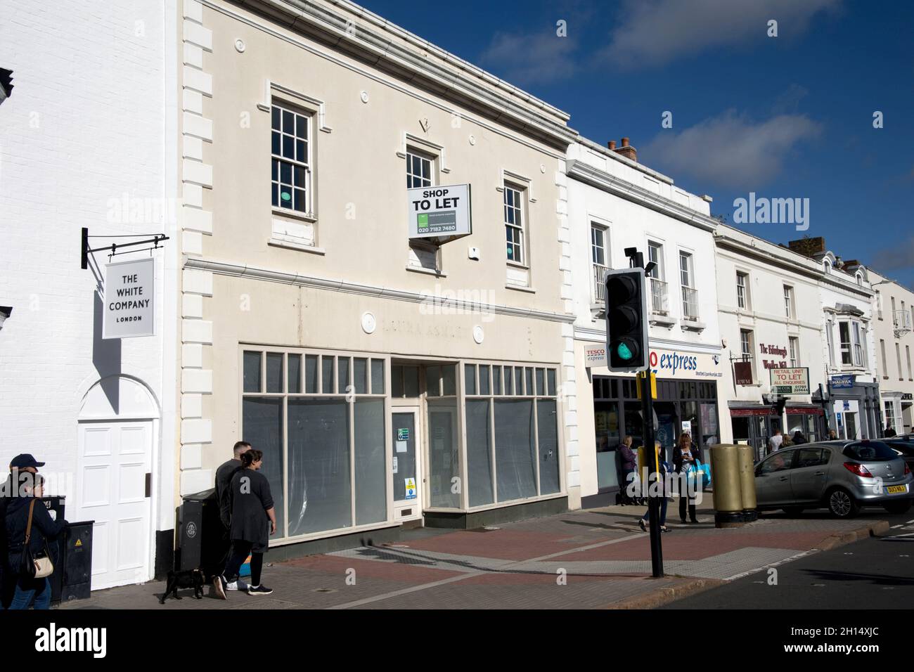 High street shops closed hi-res stock photography and images - Alamy