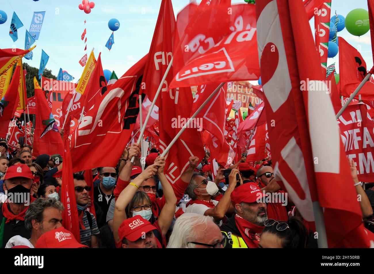 Green pass protest italy hi-res stock photography and images - Alamy
