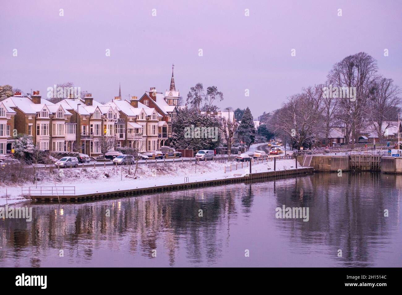 Molesey bridge road hi-res stock photography and images - Alamy