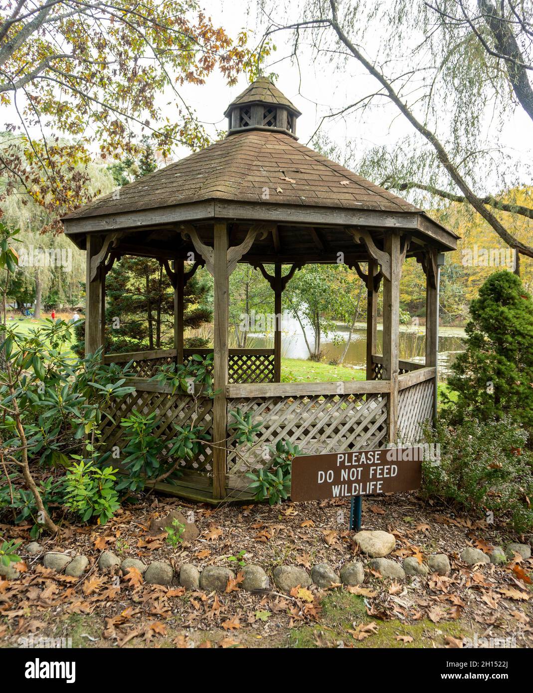 Gazebo in the park hi-res stock photography and images - Alamy