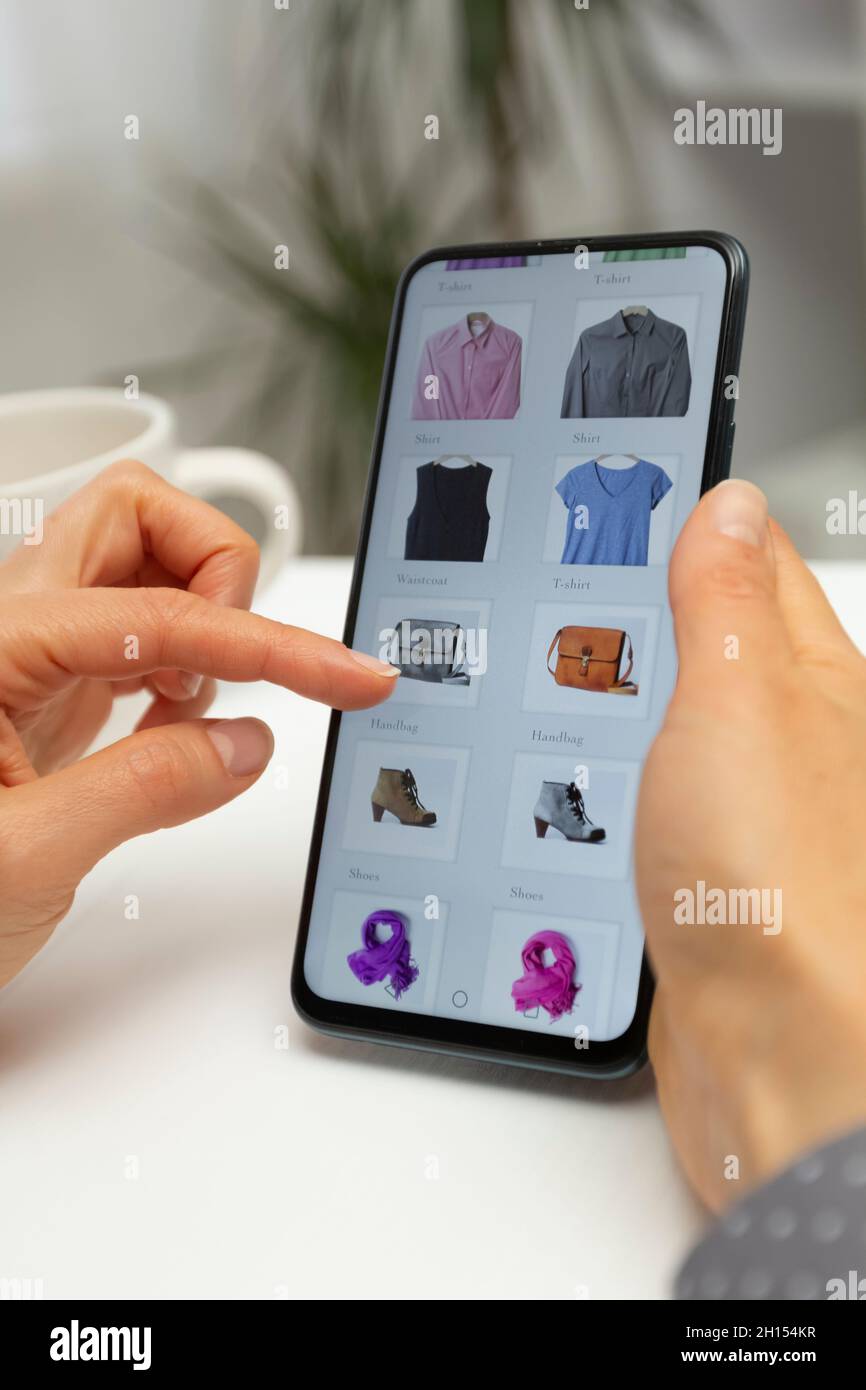Shopping smartphone digital payment hi-res stock photography and images ...