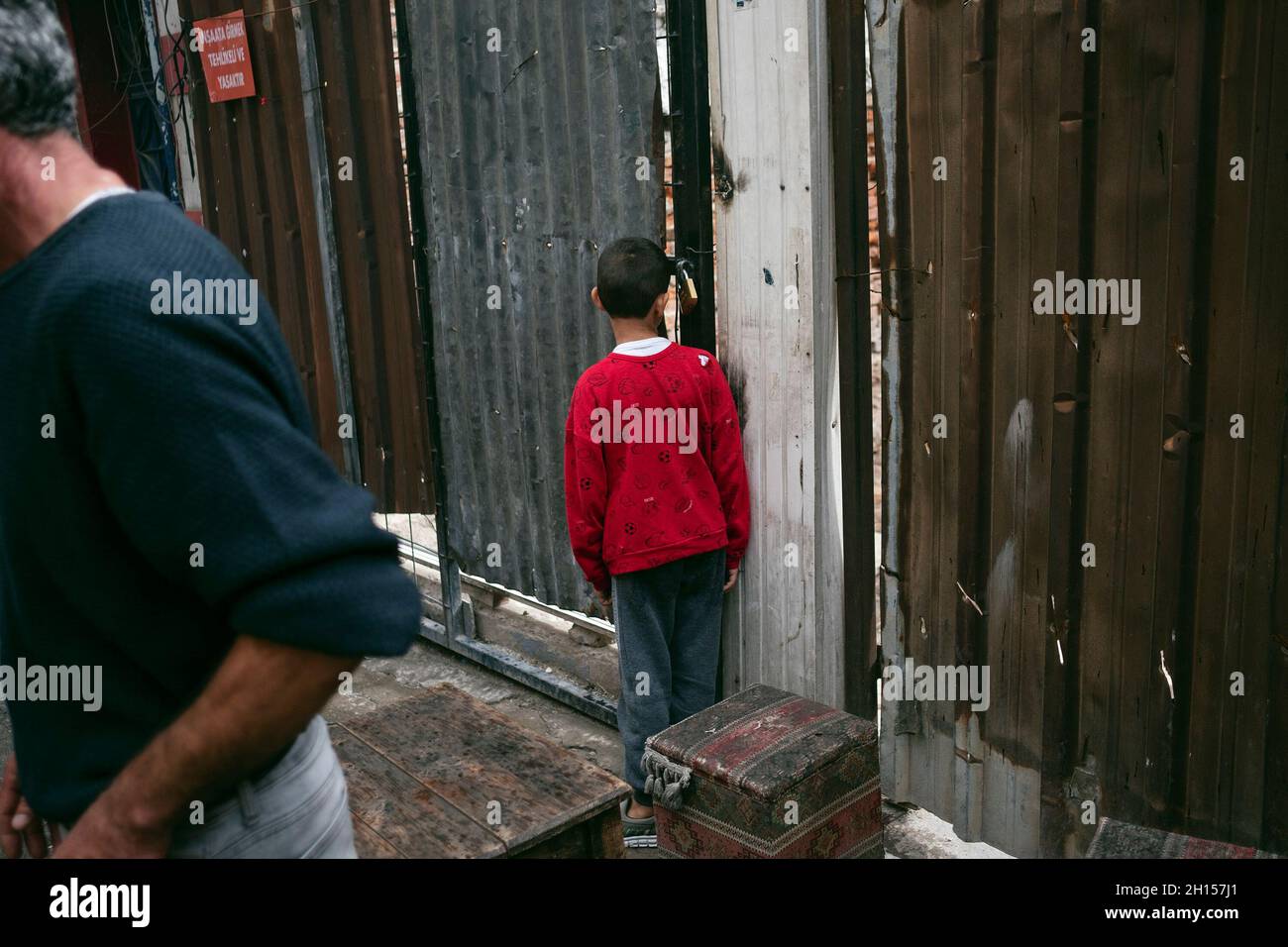Izmir, Izmir, Turkey. 16th Oct, 2021. The boy in a search of a missing ...