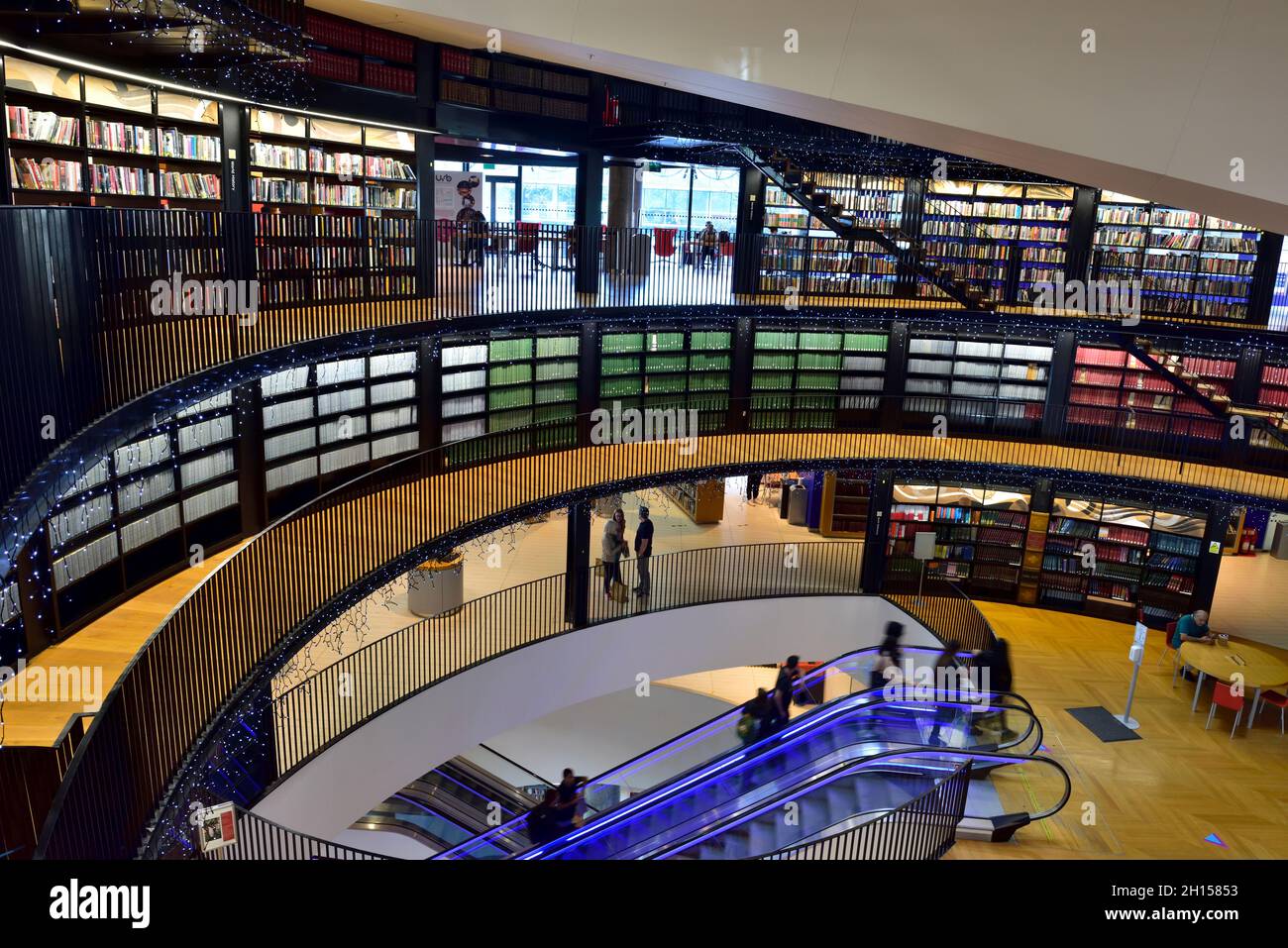 Interior of birmingham city library hi-res stock photography and images ...