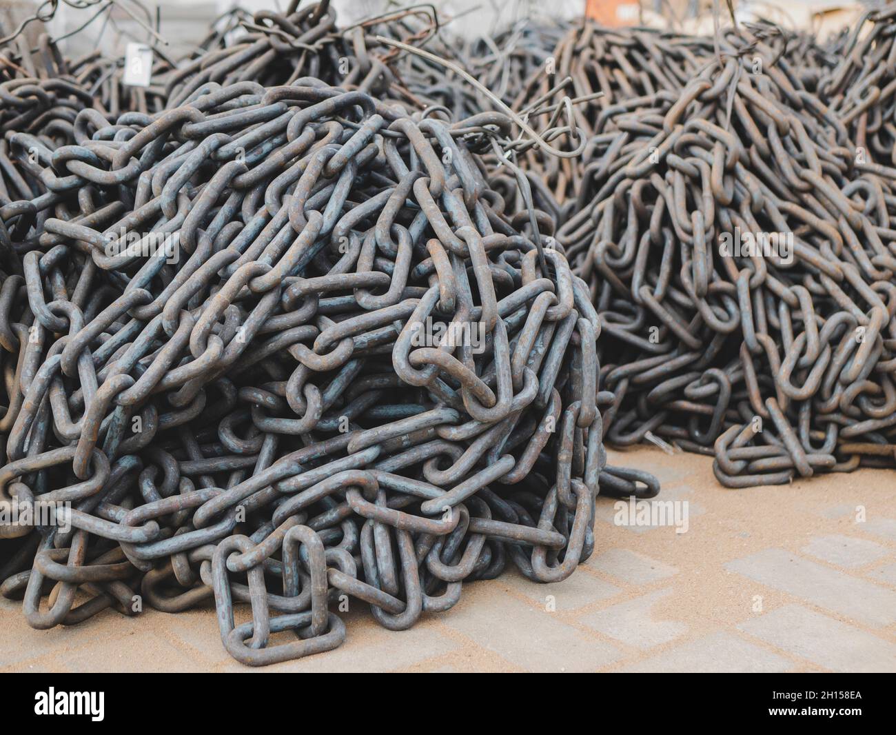 Round steel link chains for conveying and elevating equipment and ...