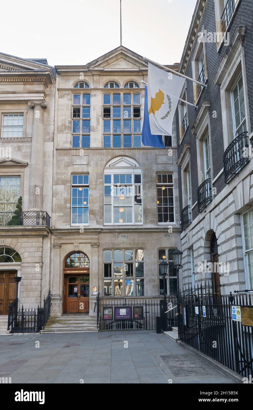 The London library St James Sq Stock Photo - Alamy