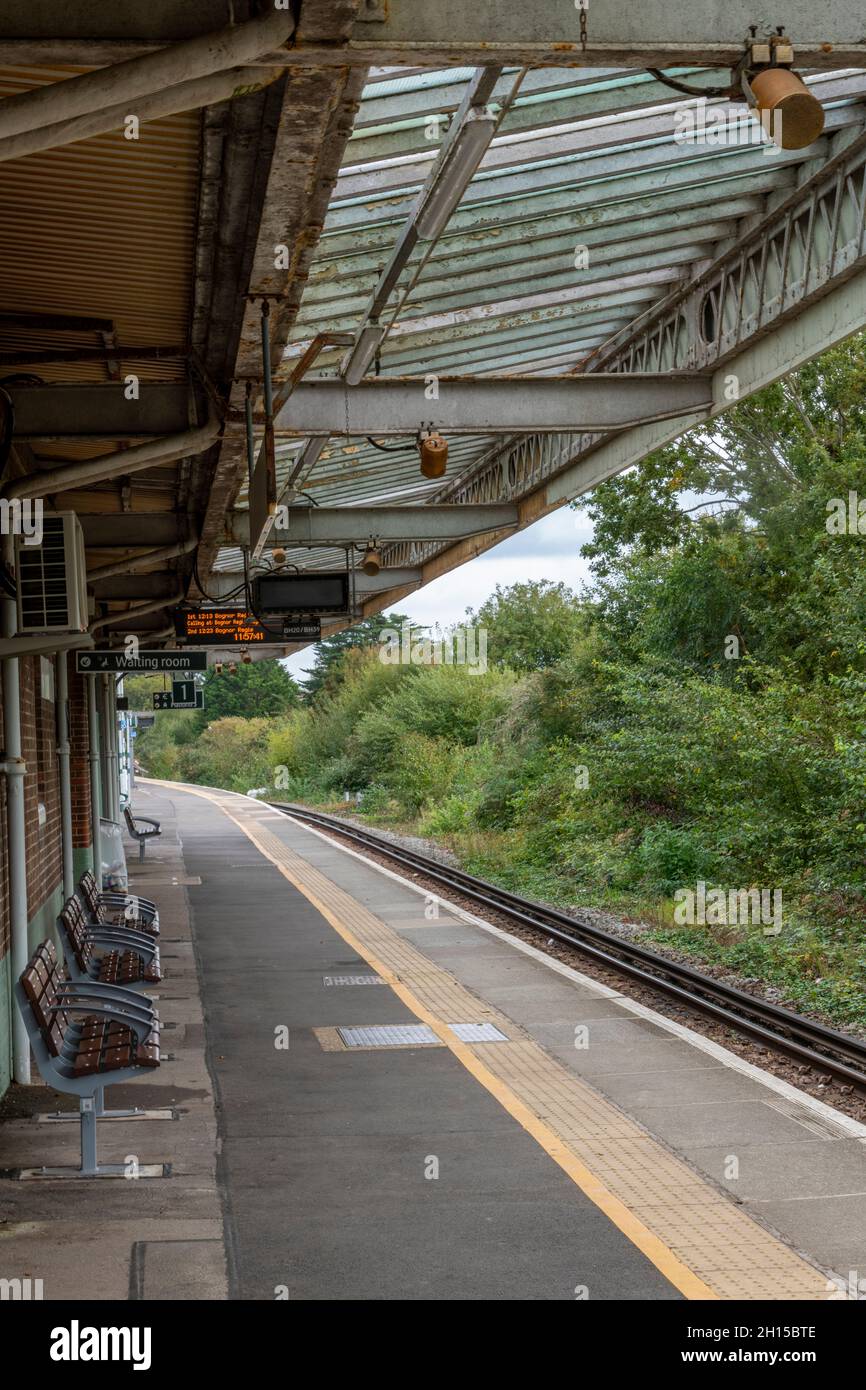 empty railway station platform, train station platform deserted, empty ...