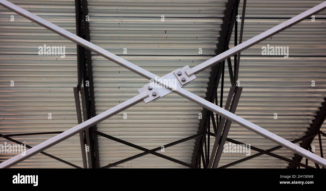 Metal angle beams hi-res stock photography and images - Alamy