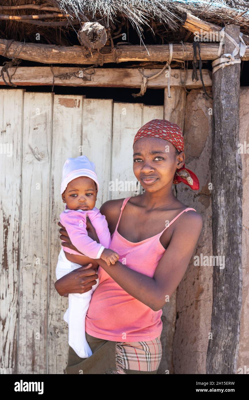 Single mother african american poverty hi-res stock photography and ...