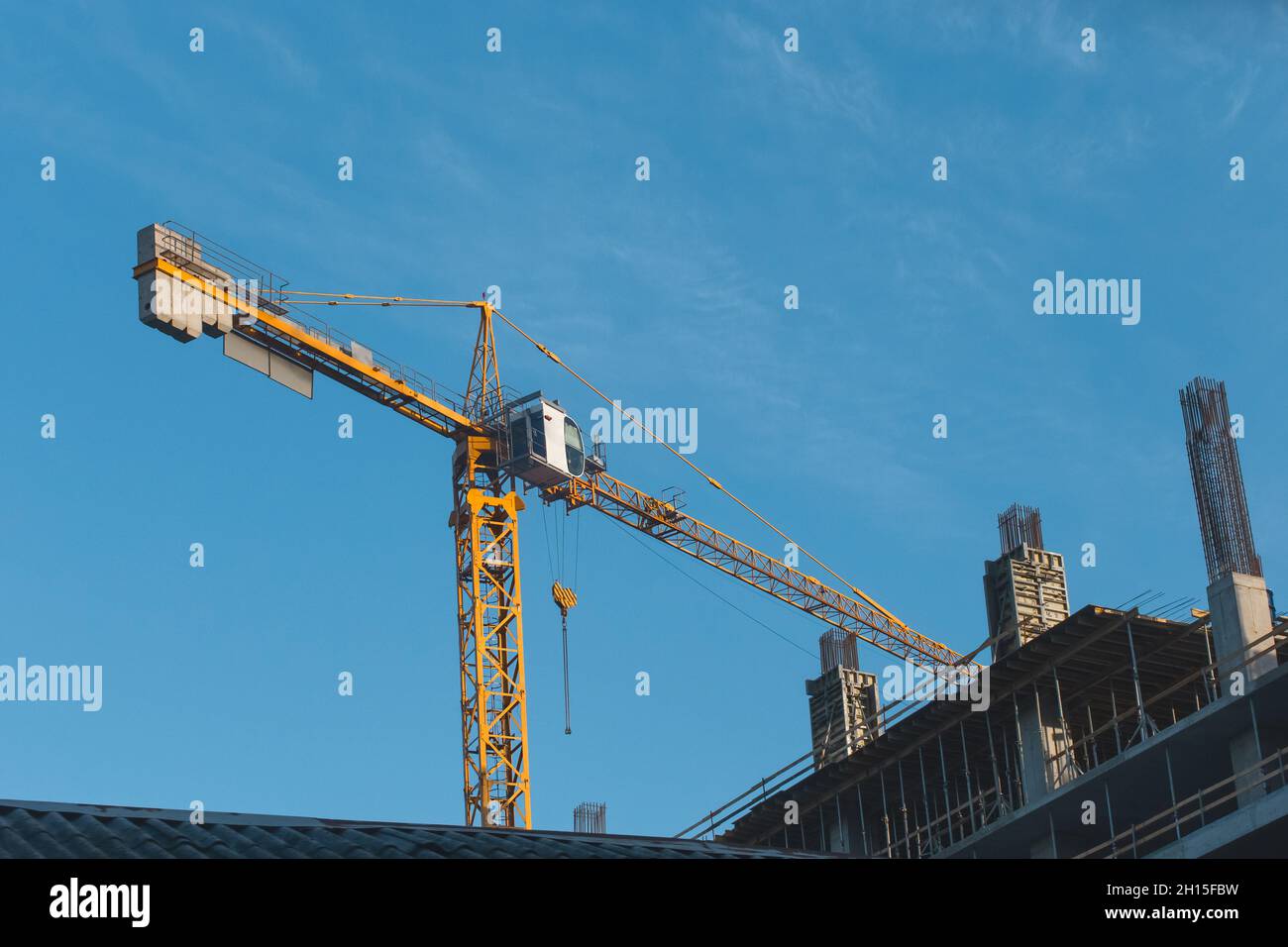 Tower crane construction buildings hi-res stock photography and images ...