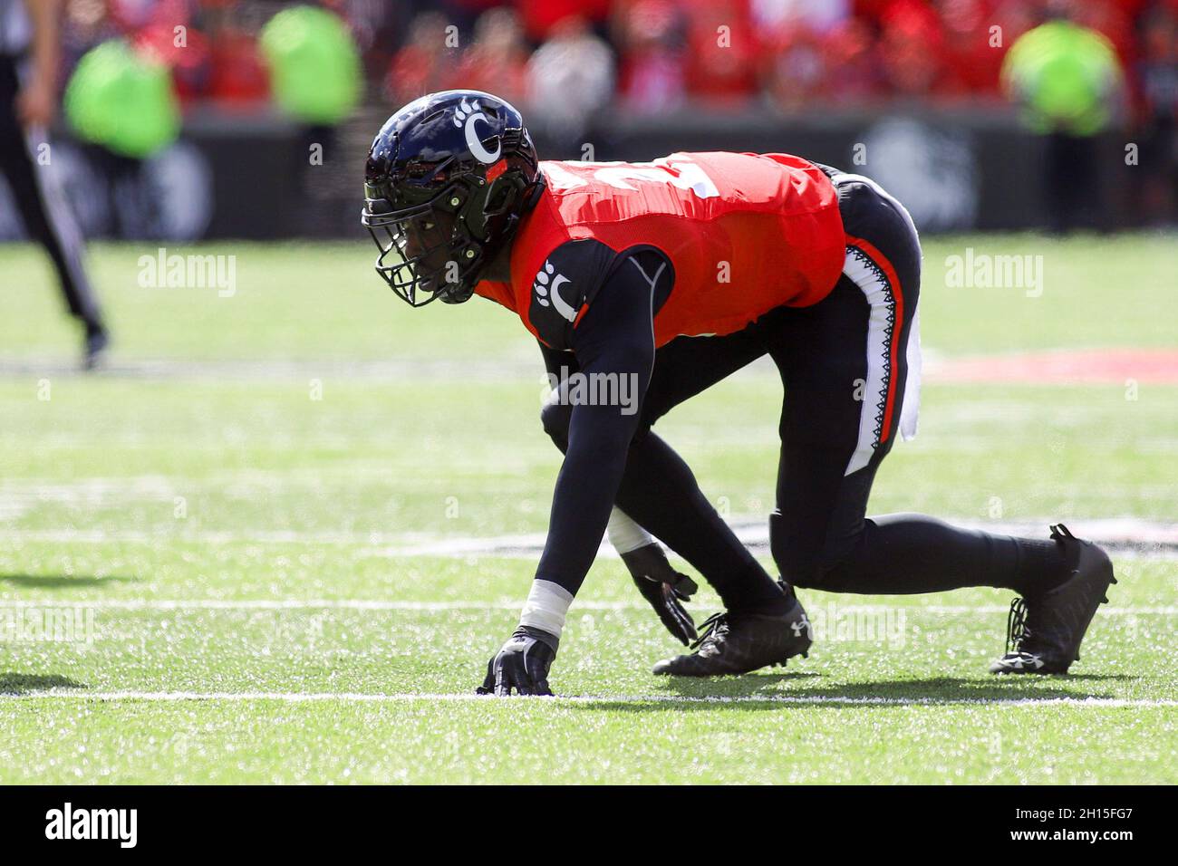 Cincinnati, Ohio, USA. 16th Oct, 2021. Cincinnati's Myjai Sanders ...