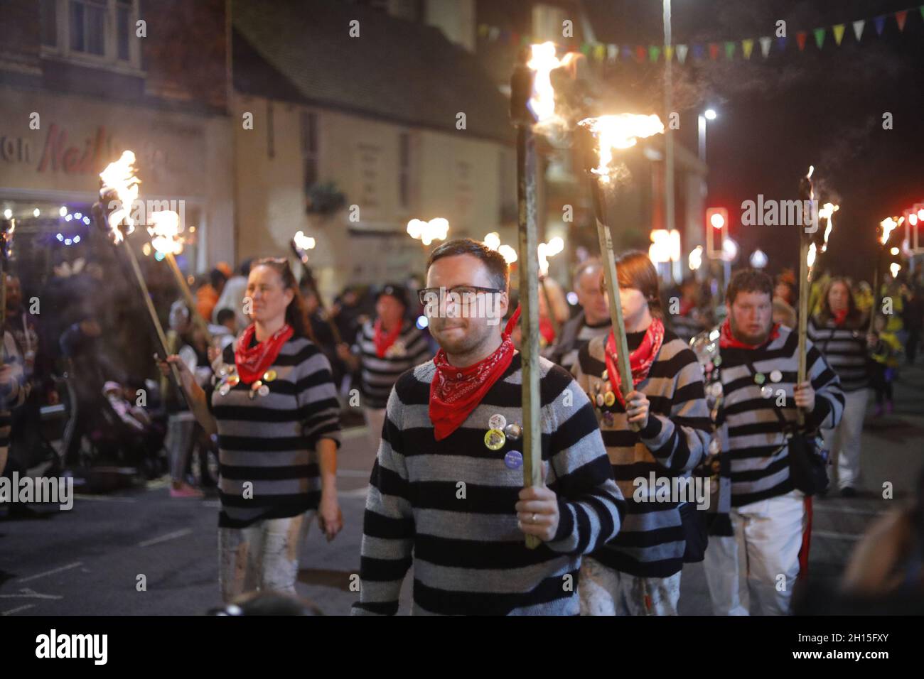Hailsham, UK. 16th Oct 2021. Visiting bonfire societies parade in ...
