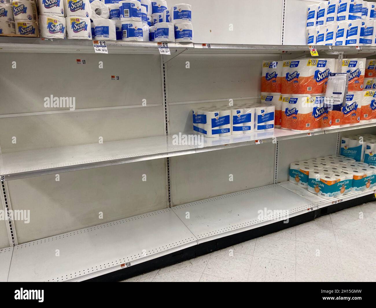 New York NY Oct 16: America's supply-chain shortage is evident in local ...