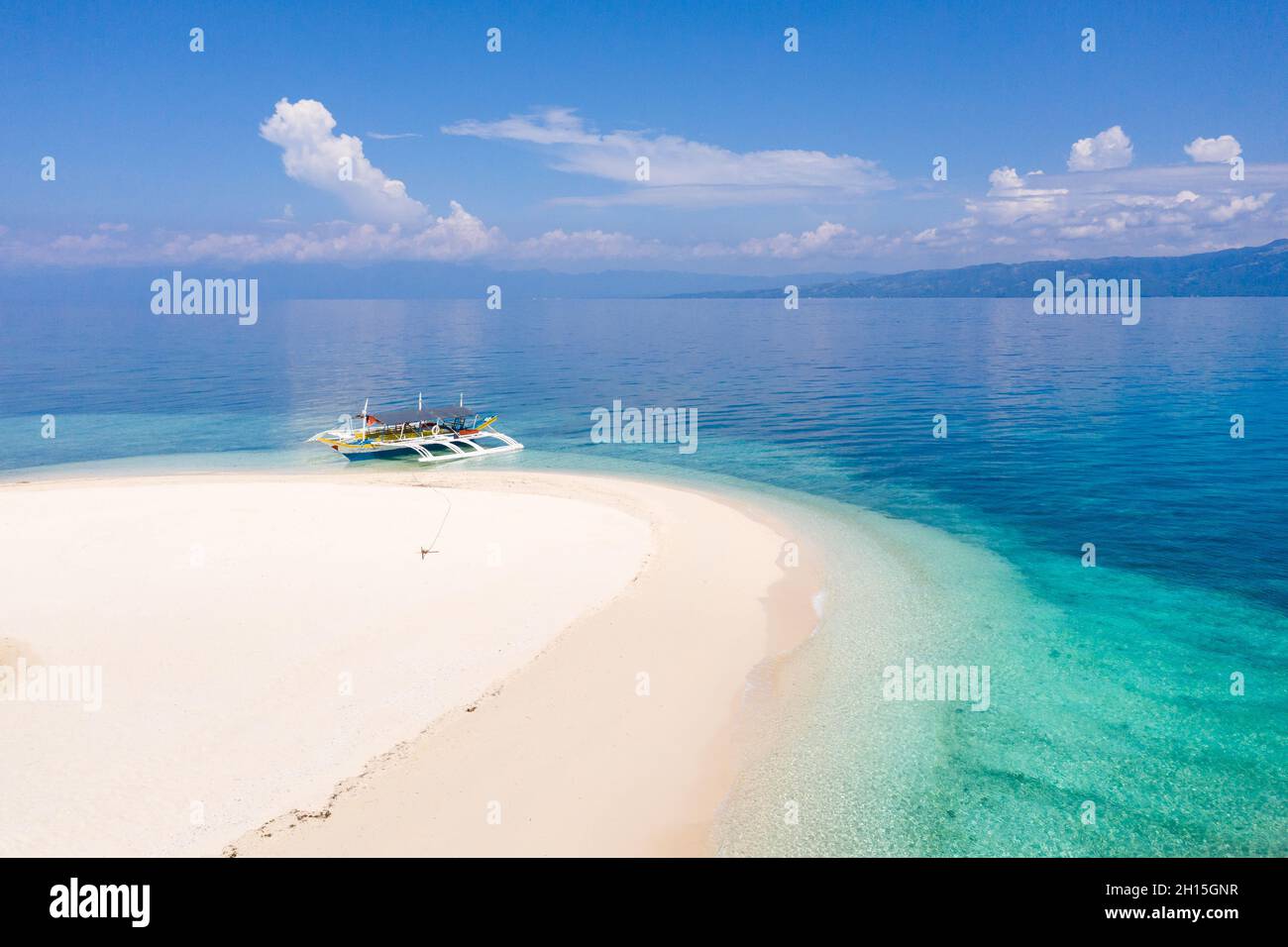 Deserted white sand beach. Seascape with tropical beach and blue sea ...