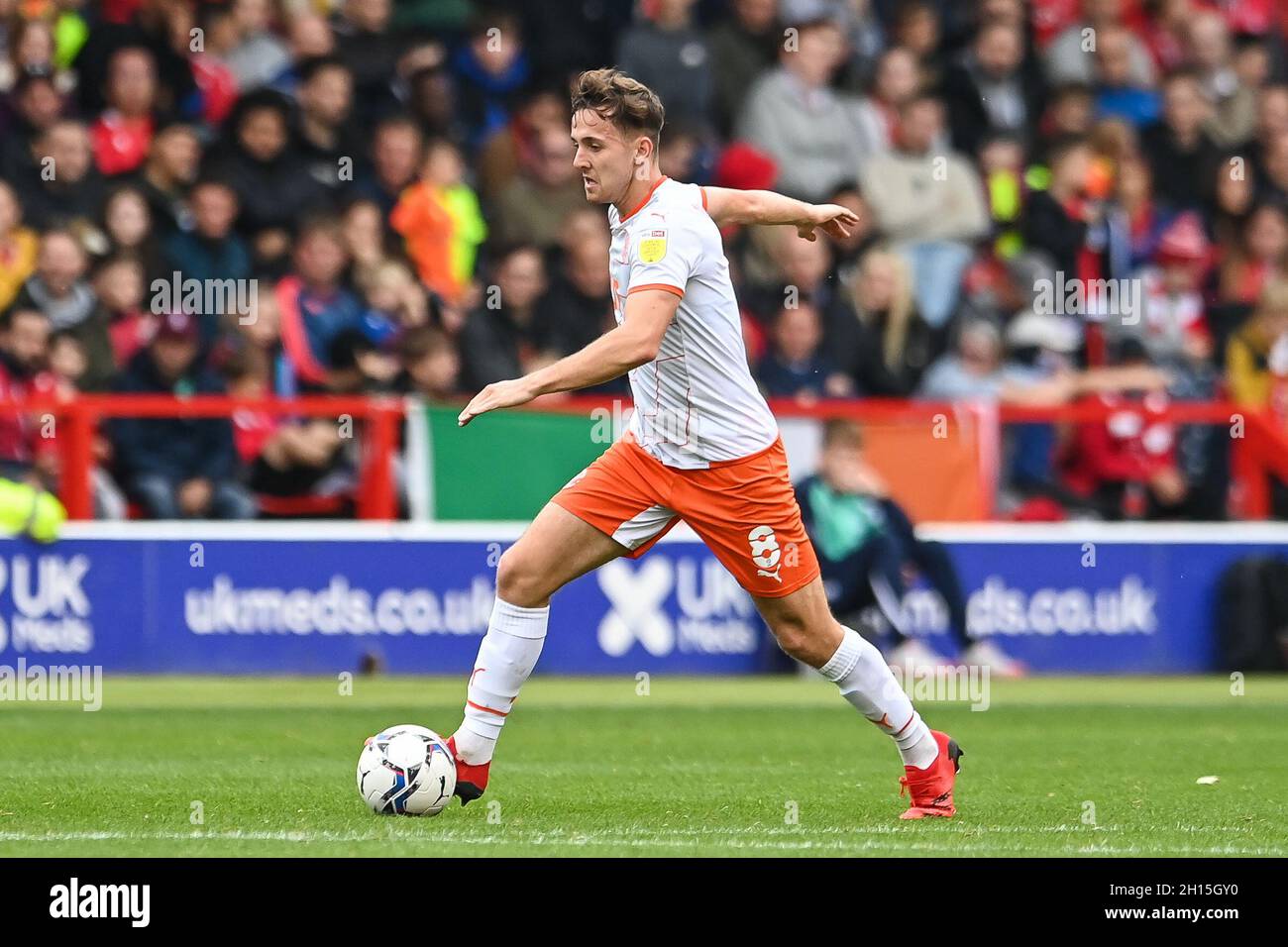 Ryan Wintle #8 of Blackpool makes a break with the ball in, on 10/16 ...