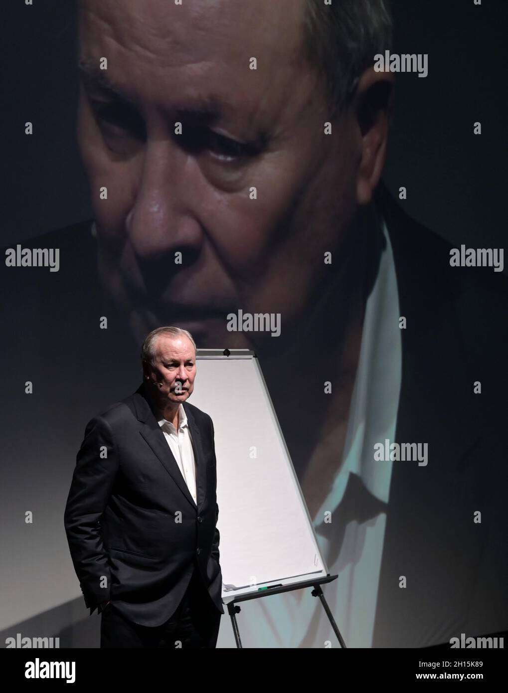 Milan, Italy. 16th Oct, 2021. Milan, Italyi Meet the Media Guru Bob ...