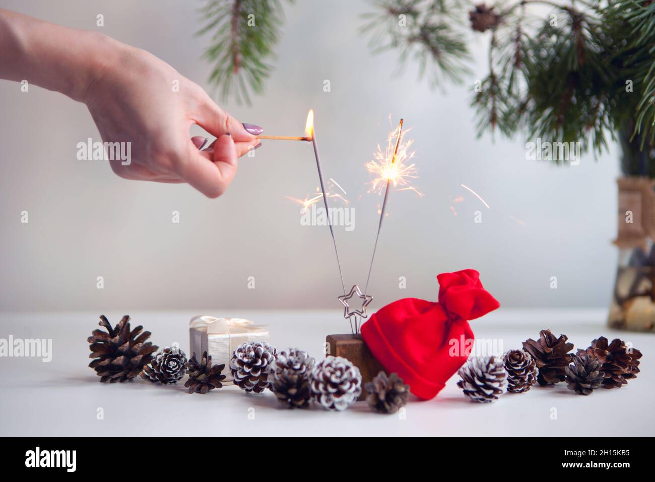 Hand party hi-res stock photography and images - Alamy