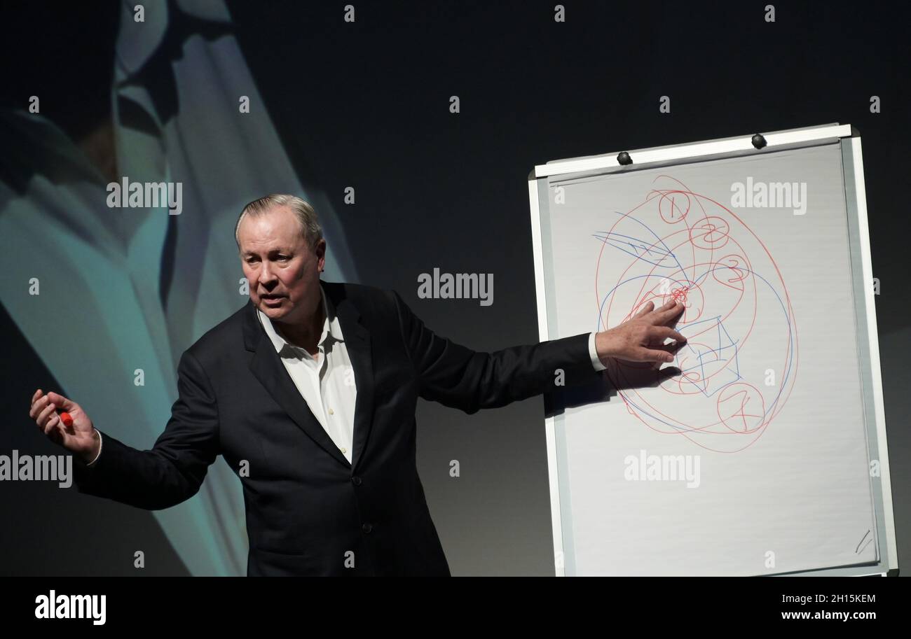 Milan, Italy. 16th Oct, 2021. Milan, Italyi Meet the Media Guru Bob ...